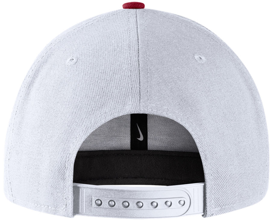 NIKE TRUE Sport Specialties SnapBack Cap